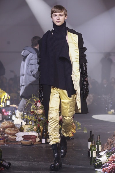 Raf Simons visar upp en stark FW18 kollektion - Youth In Motion - Dopest