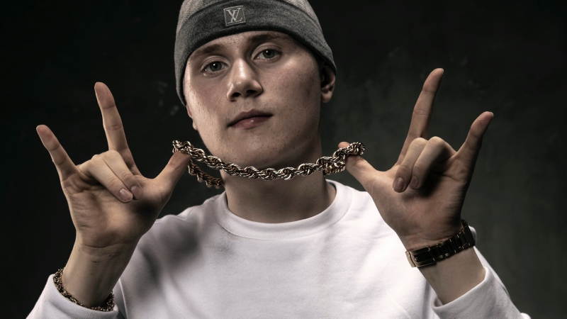 Einár vill visa att han är störst med sitt andra album 'NUMMER 1' - Dopest