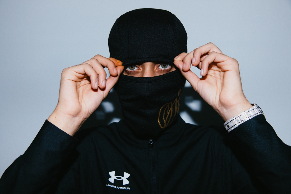 Sticky fortsätter pumpa ut singlar med "Love & Guns" - Dopest